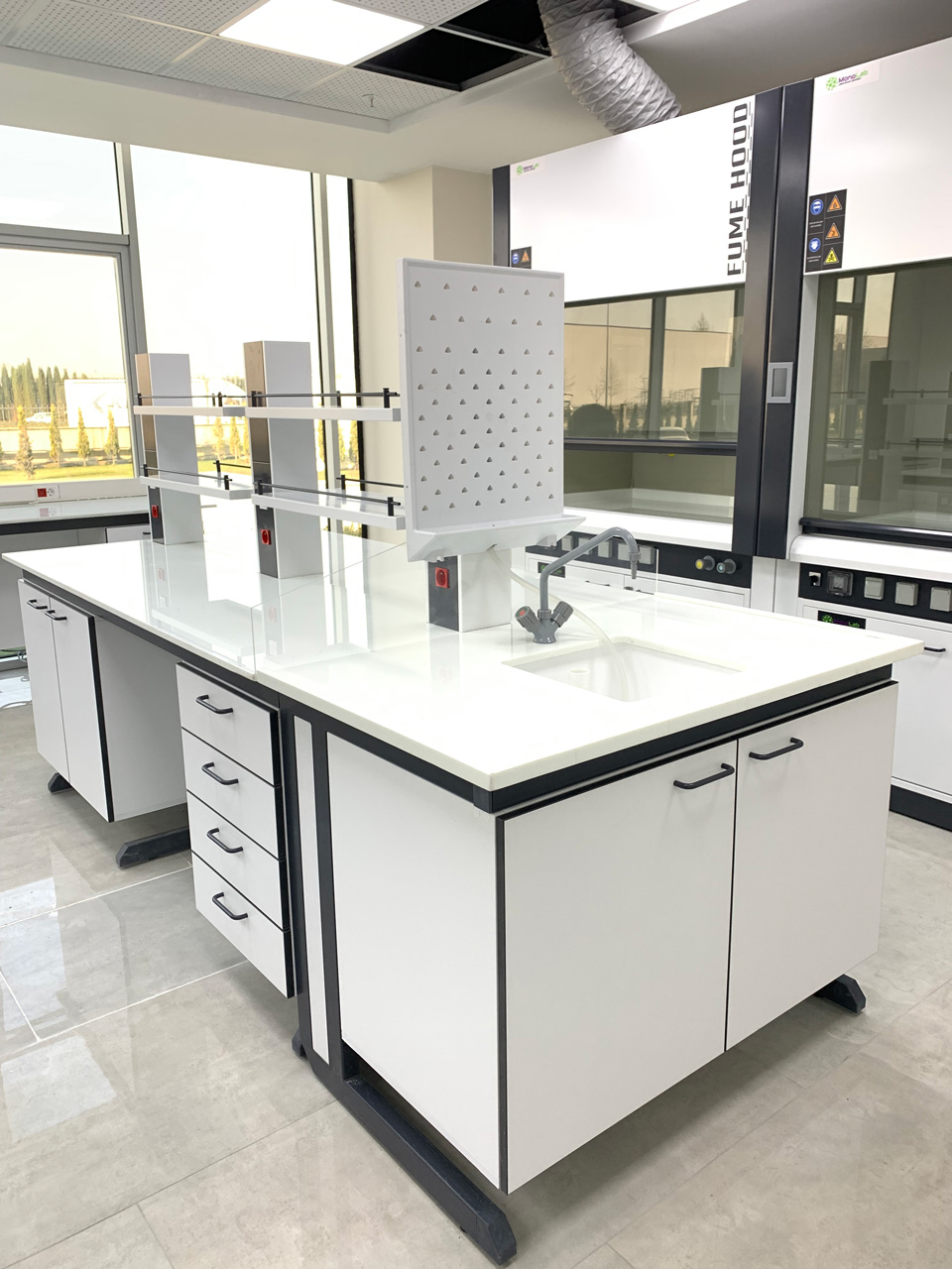 C-Frame Bench Systems - Monolab Laboratory Systems