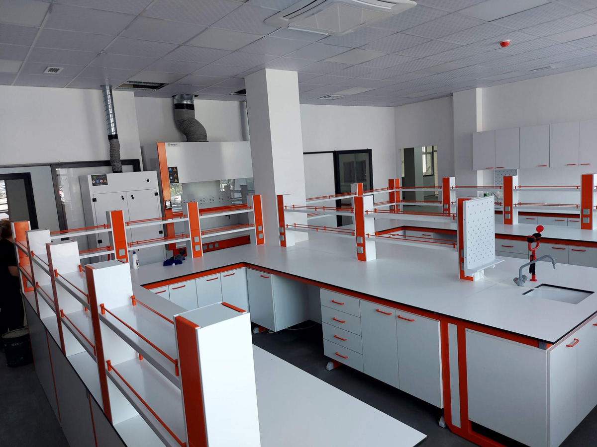 C-Frame Bench Systems - Monolab Laboratory Systems