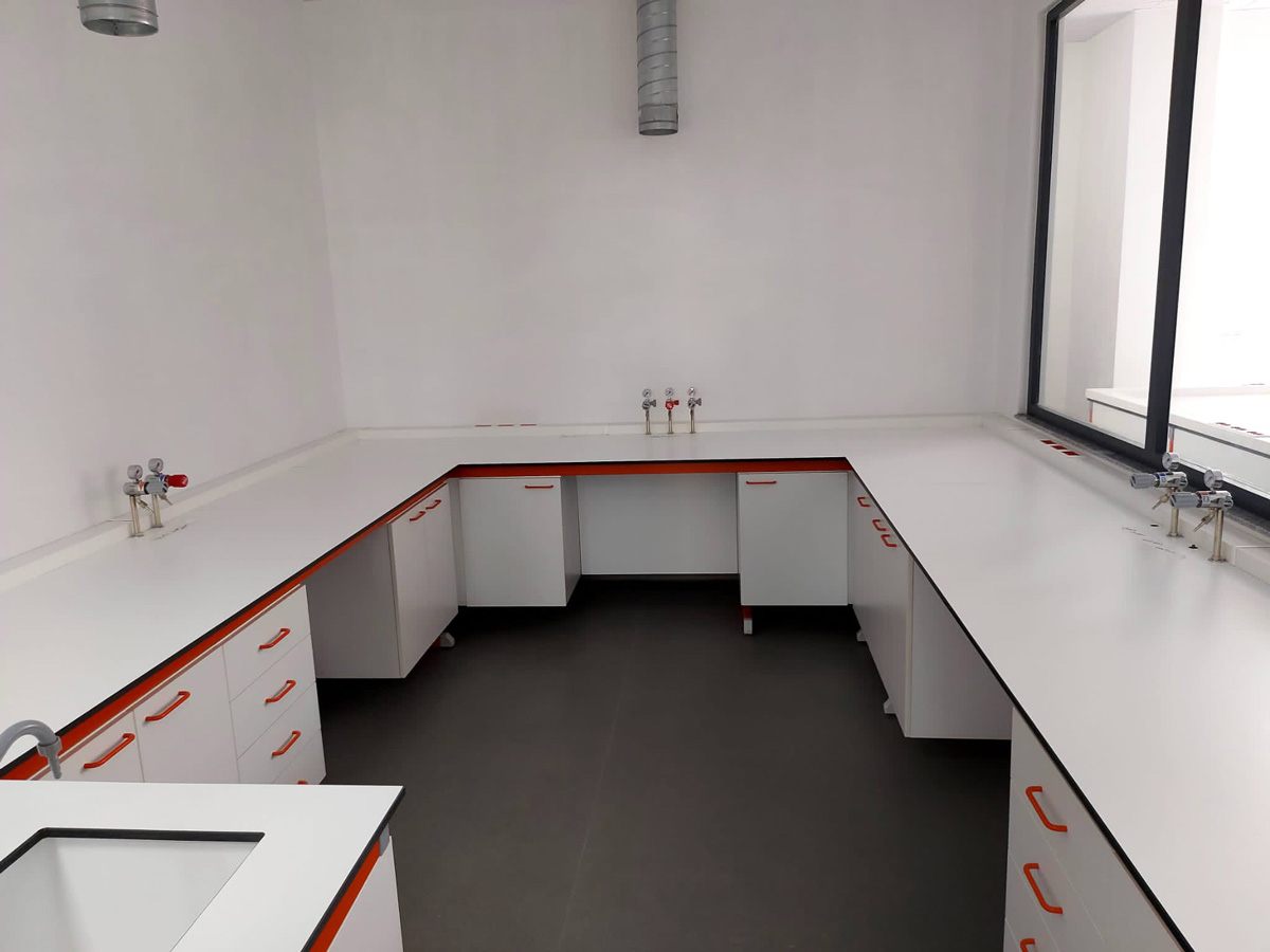 C-Frame Bench Systems - Monolab Laboratory Systems