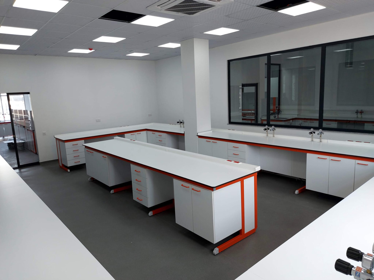 C-Frame Bench Systems - Monolab Laboratory Systems