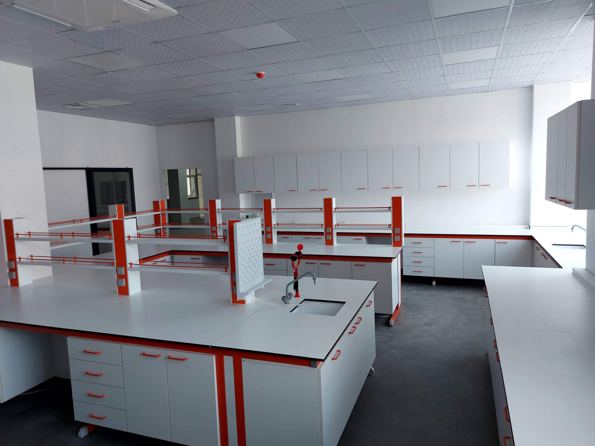 C-Frame Bench Systems - Monolab Laboratory Systems
