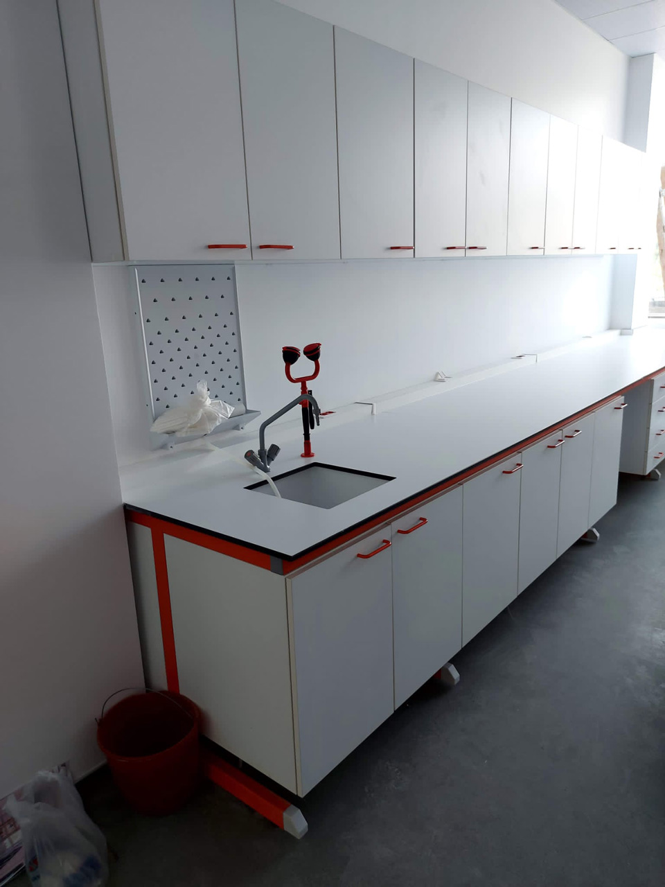 C-Frame Bench Systems - Monolab Laboratory Systems